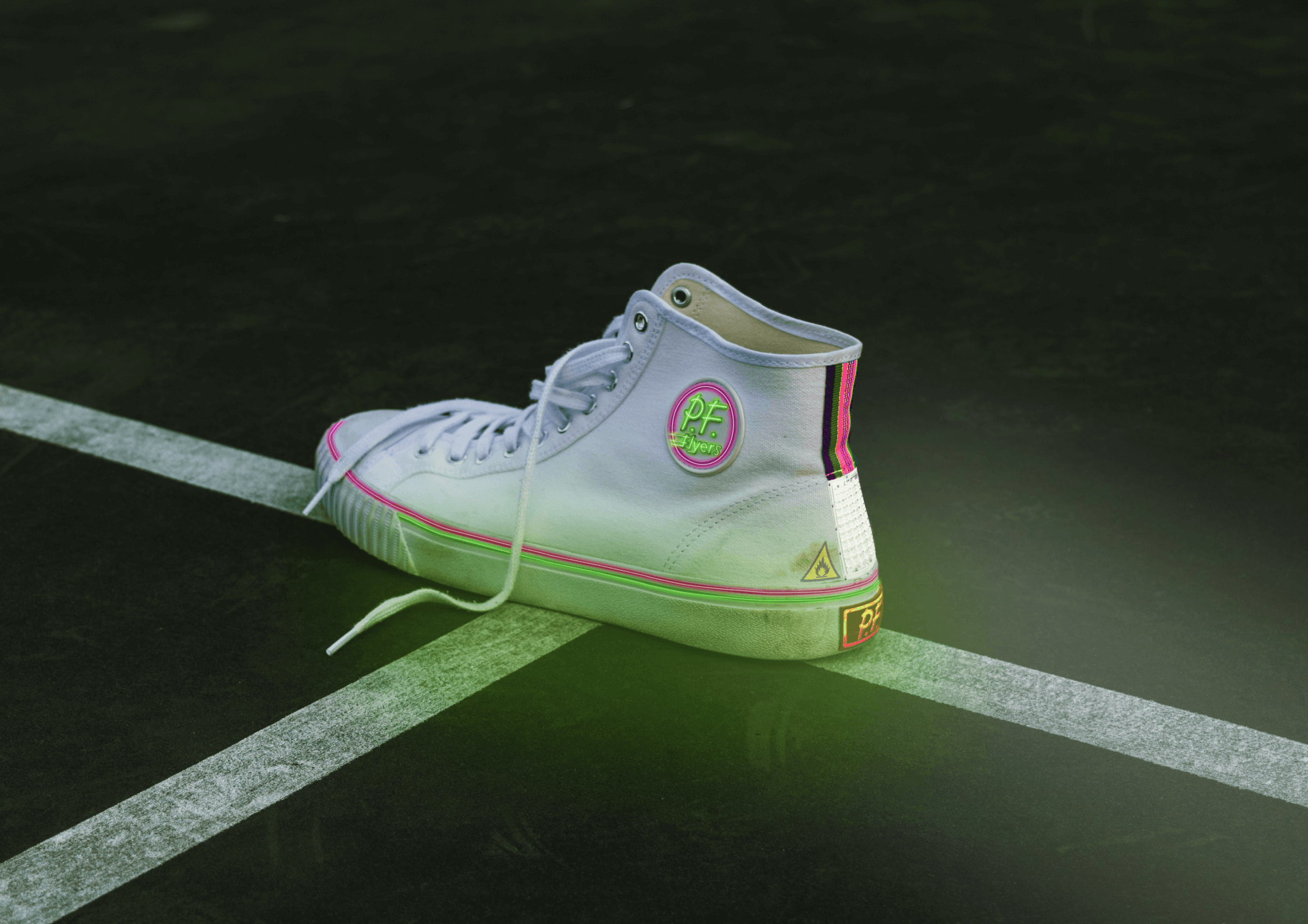 Shoes design present - Typography & Graphic Communication